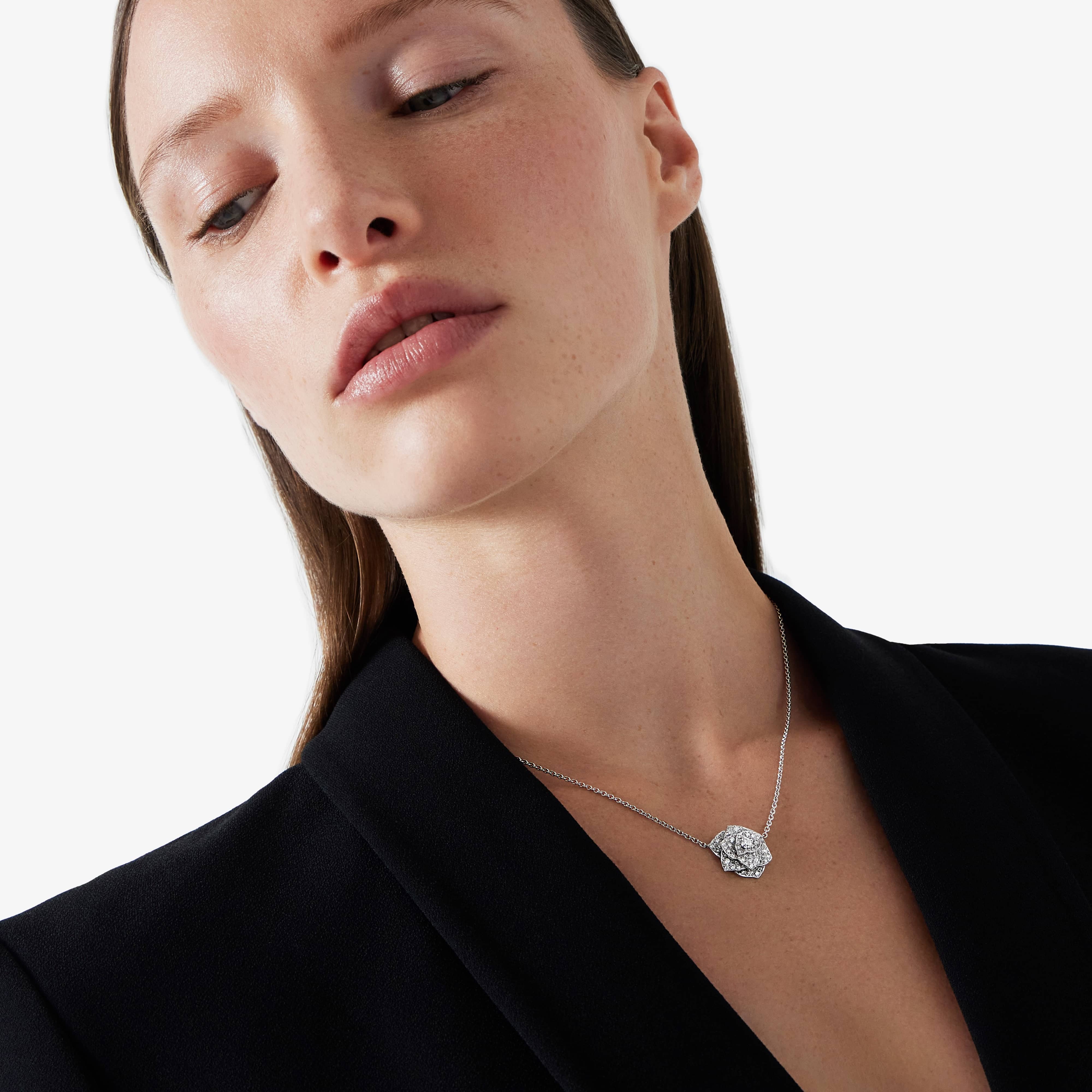 White Gold Diamond Pendant - Piaget Luxury Jewellery G33U0973