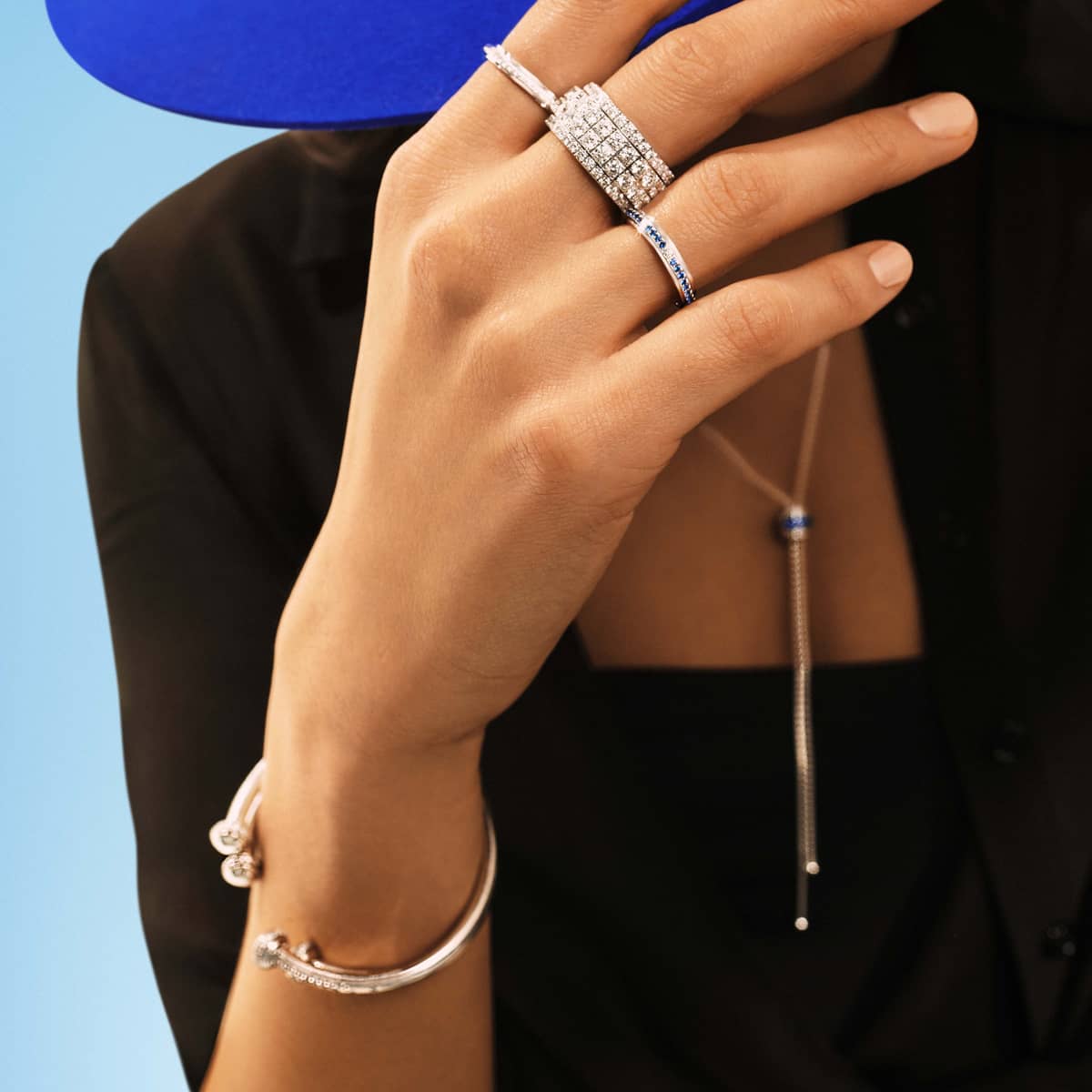 White gold Diamond open bangle bracelet - Piaget Luxury Jewellery G36PV300